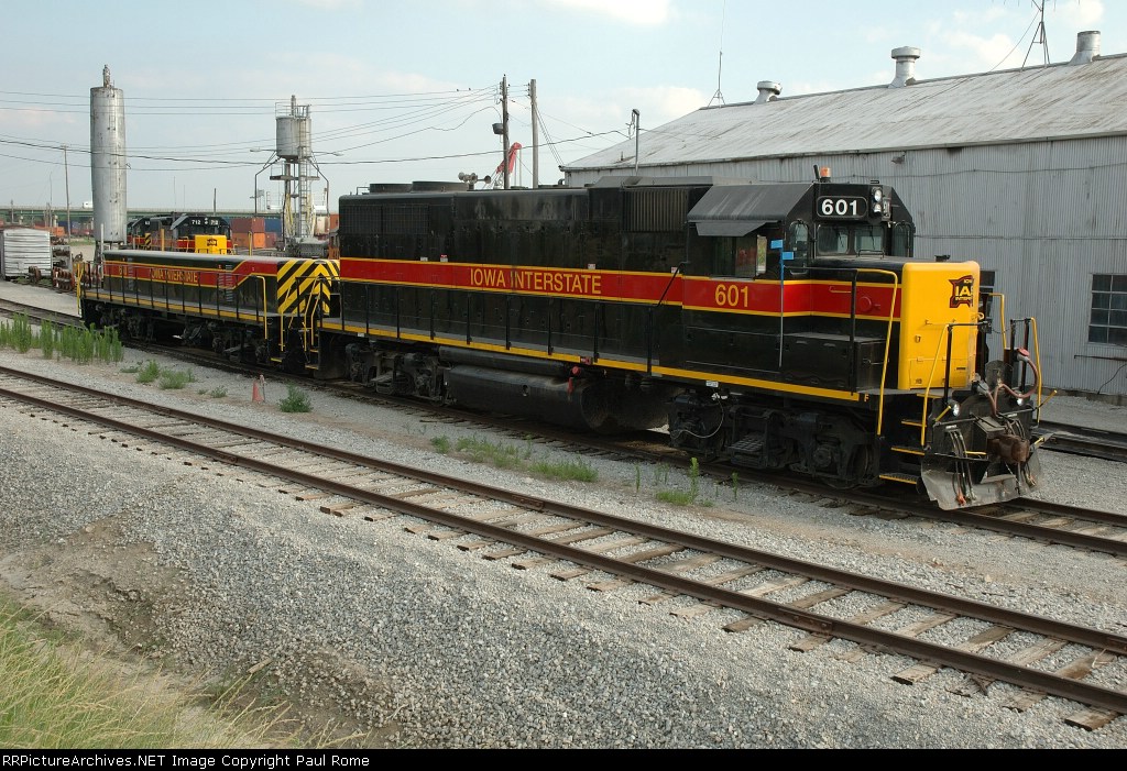 IAIS 601 - 650, EMD GP38 Slug Mother and Yard Slug, NEW 4-axle slug IAIS 650 is mated to IAIS 601